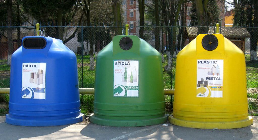 Lecții despre codul culorilor pentru colectarea selectivă a deșeurilor ...