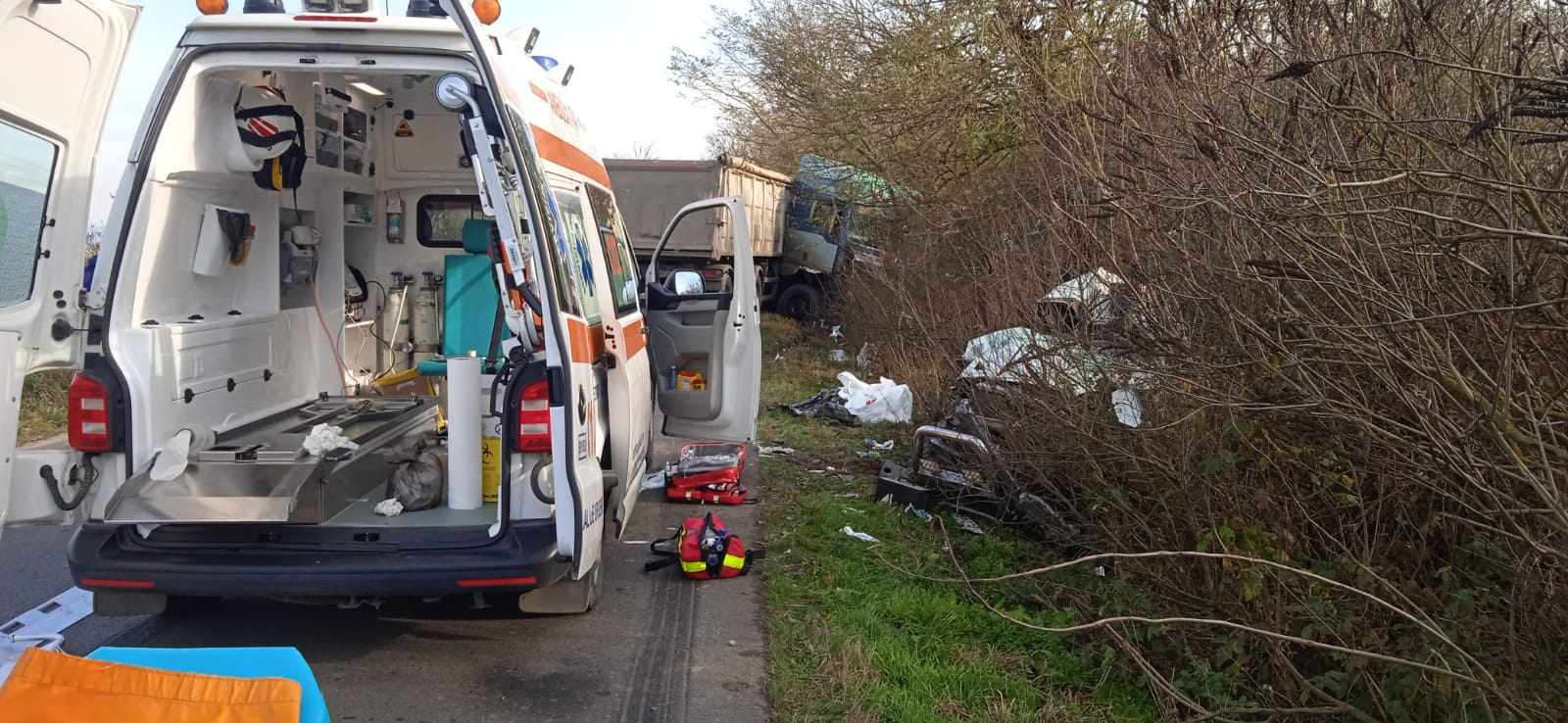 Imagini de la accidentul mortal care a avut loc între Lipova și Ususău ...
