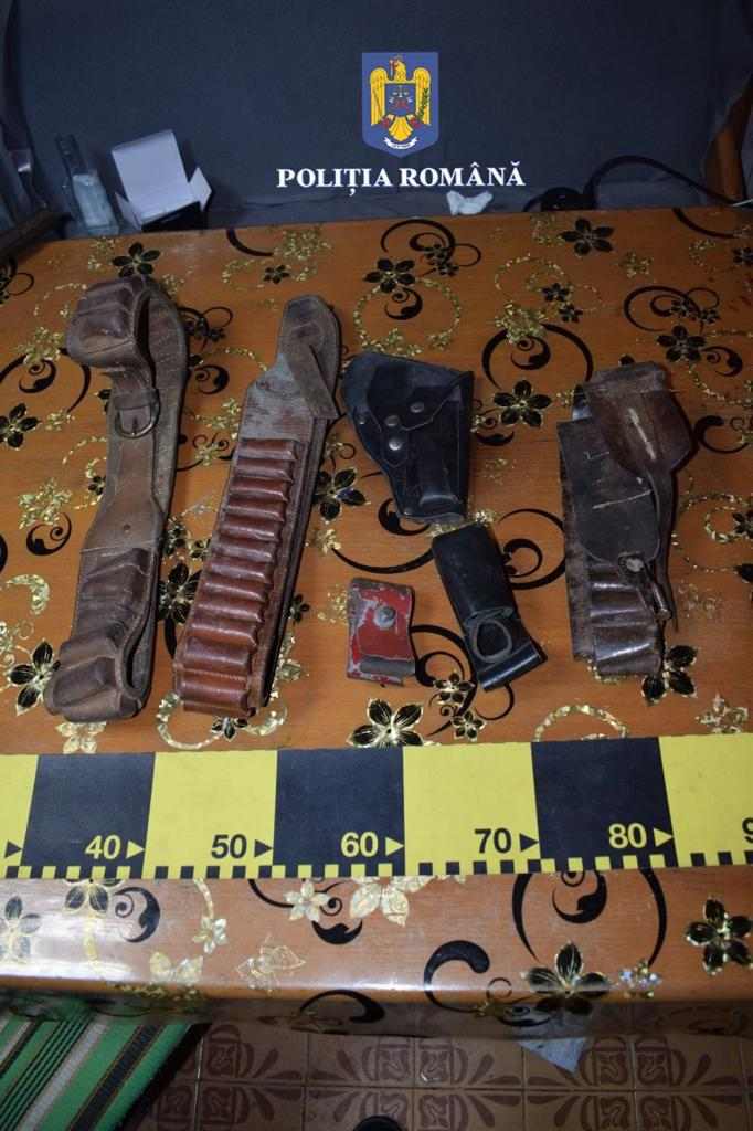 Percheziție domiciliară la Sebiș. S-au găsit arme și trofee FOTO ...
