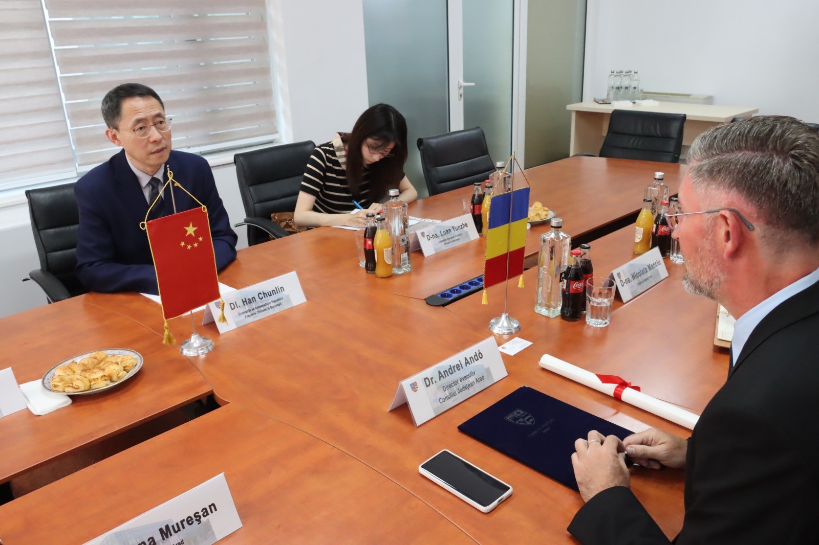 Ambasadorul Chinei, invitat la inaugurarea expoziției Armatei de ...
