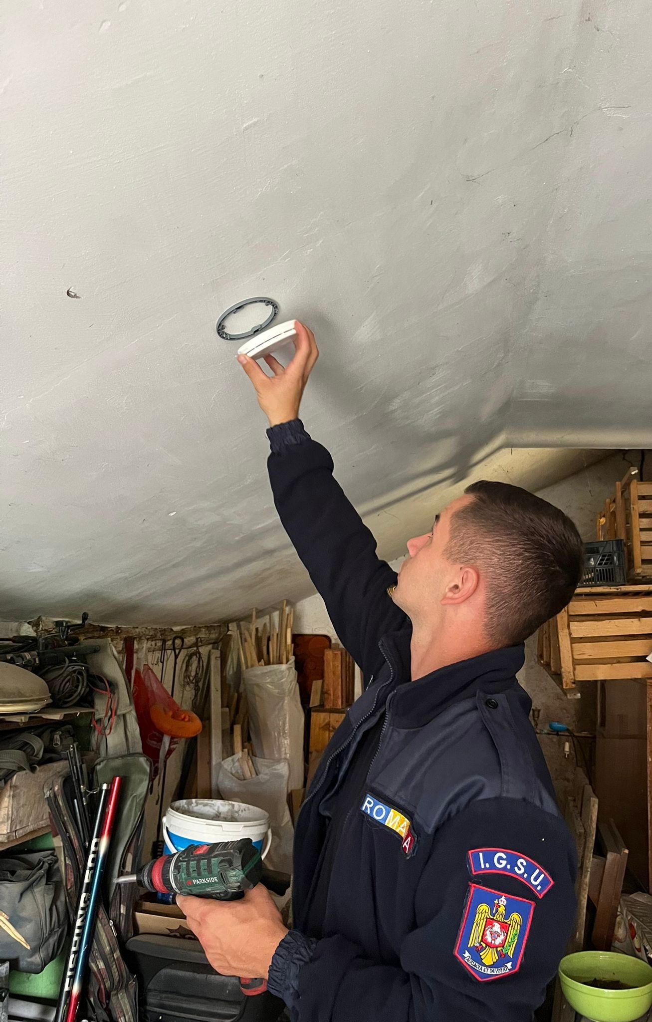 Detectoare de fum și monoxid de carbon pentru familii din mai multe ...