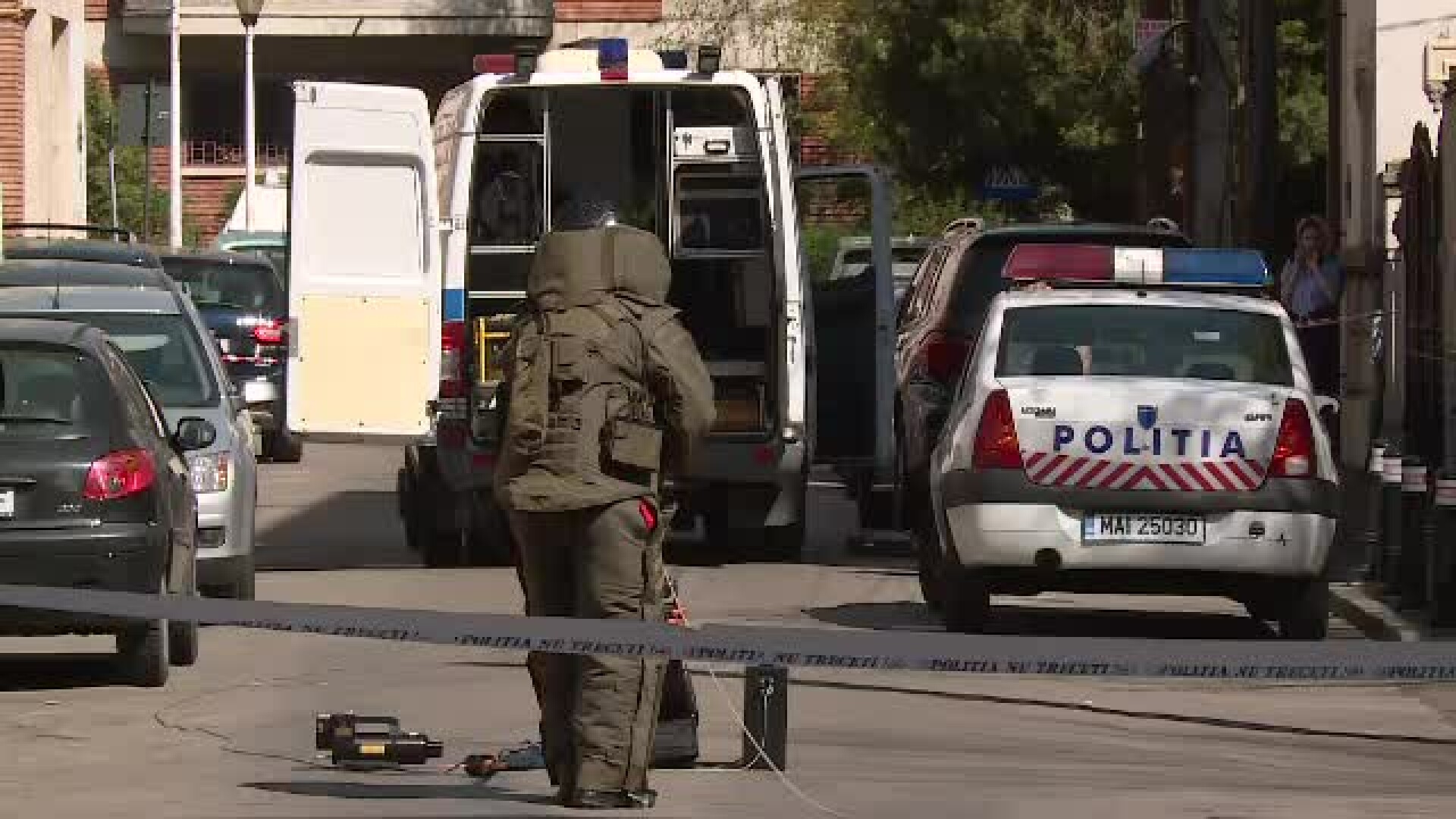 Un “nebun” de 38 de ani a amenințat că detonează o bombă pe o stradă ...