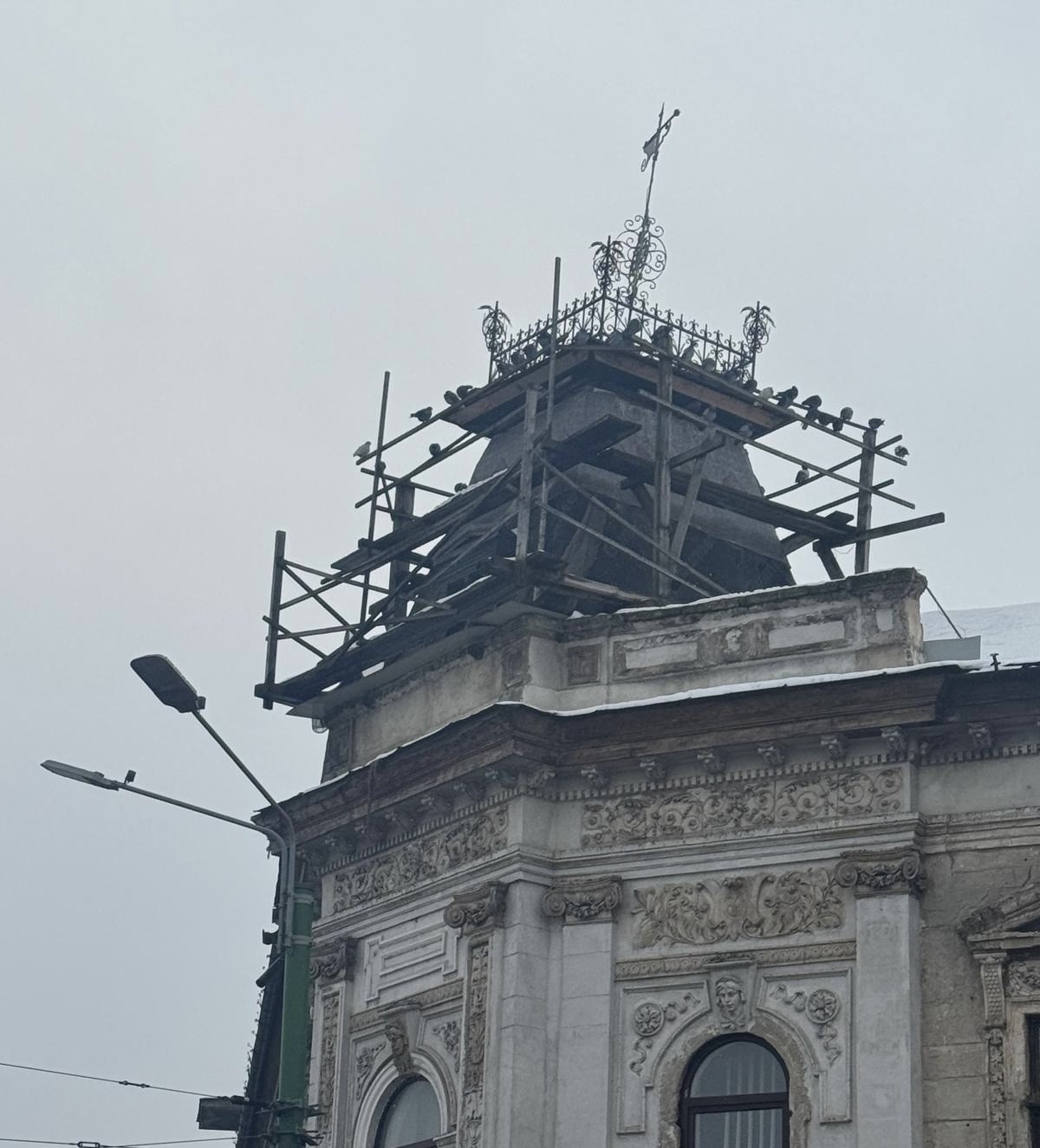 O altă clădire emblematică a Aradului prizoniera proceselor, între ...