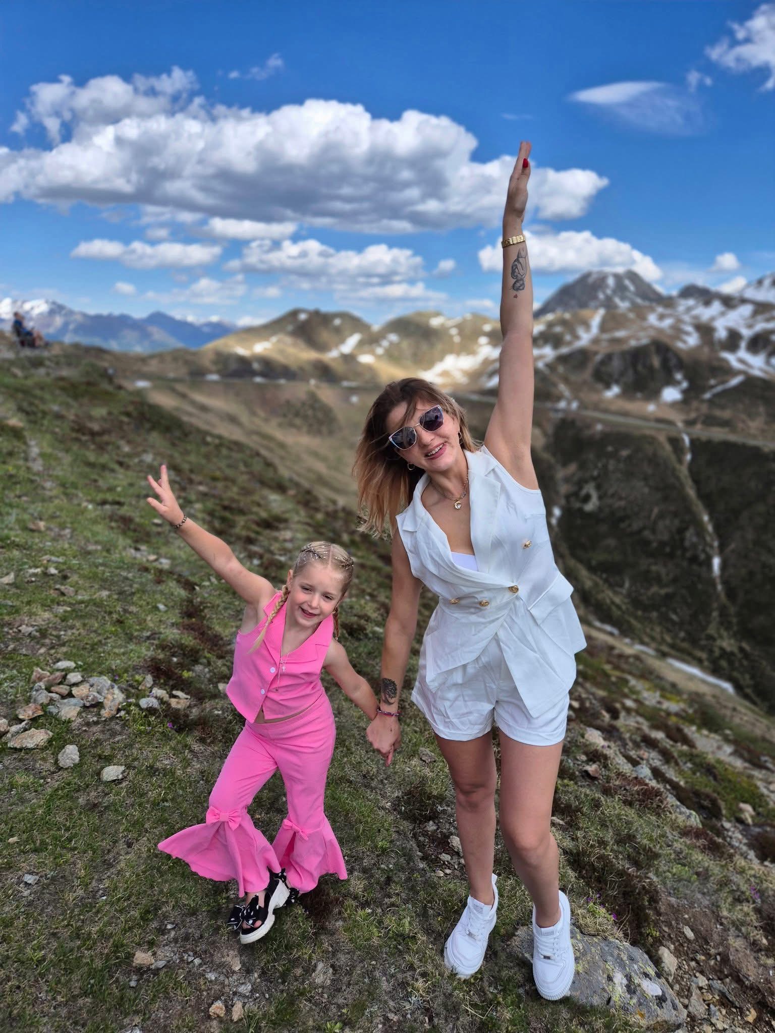 Corina (26 de ani) și fiica sa de 5 ani sunt cele două victime care au ...