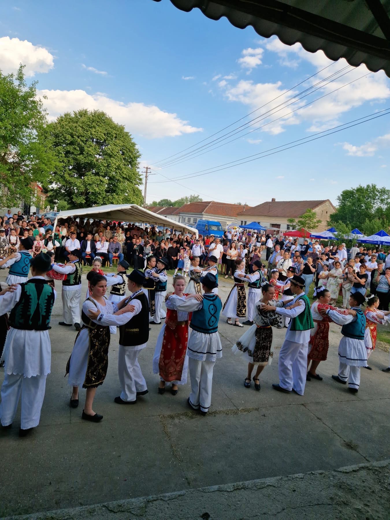 Ruga de la Țela păstrează vii tradițiile vechi românești (galerie foto ...